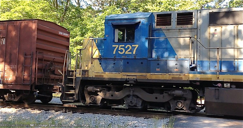 CSX C40-8 7527